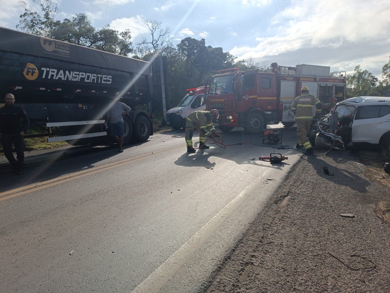 Jovem morre em acidente entre carro e carreta na 'Curva da Morte' da BR-354 - Rádio Itatiaia