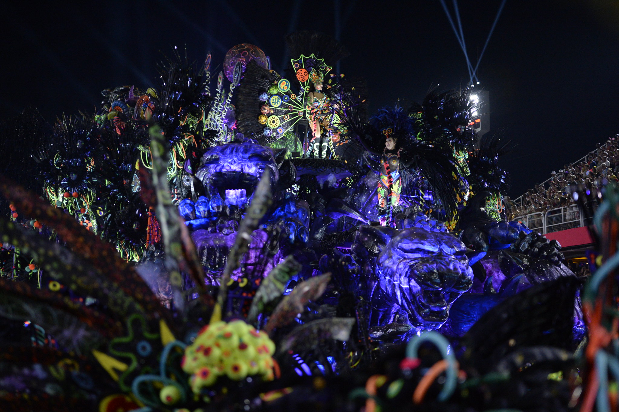 Carnaval 2024: veja, em fotos, a primeira noite de desfiles das escolas ...