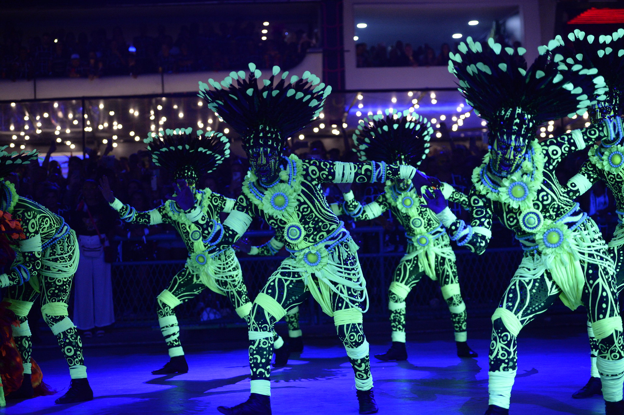 Carnaval 2024: veja, em fotos, a primeira noite de desfiles das escolas ...