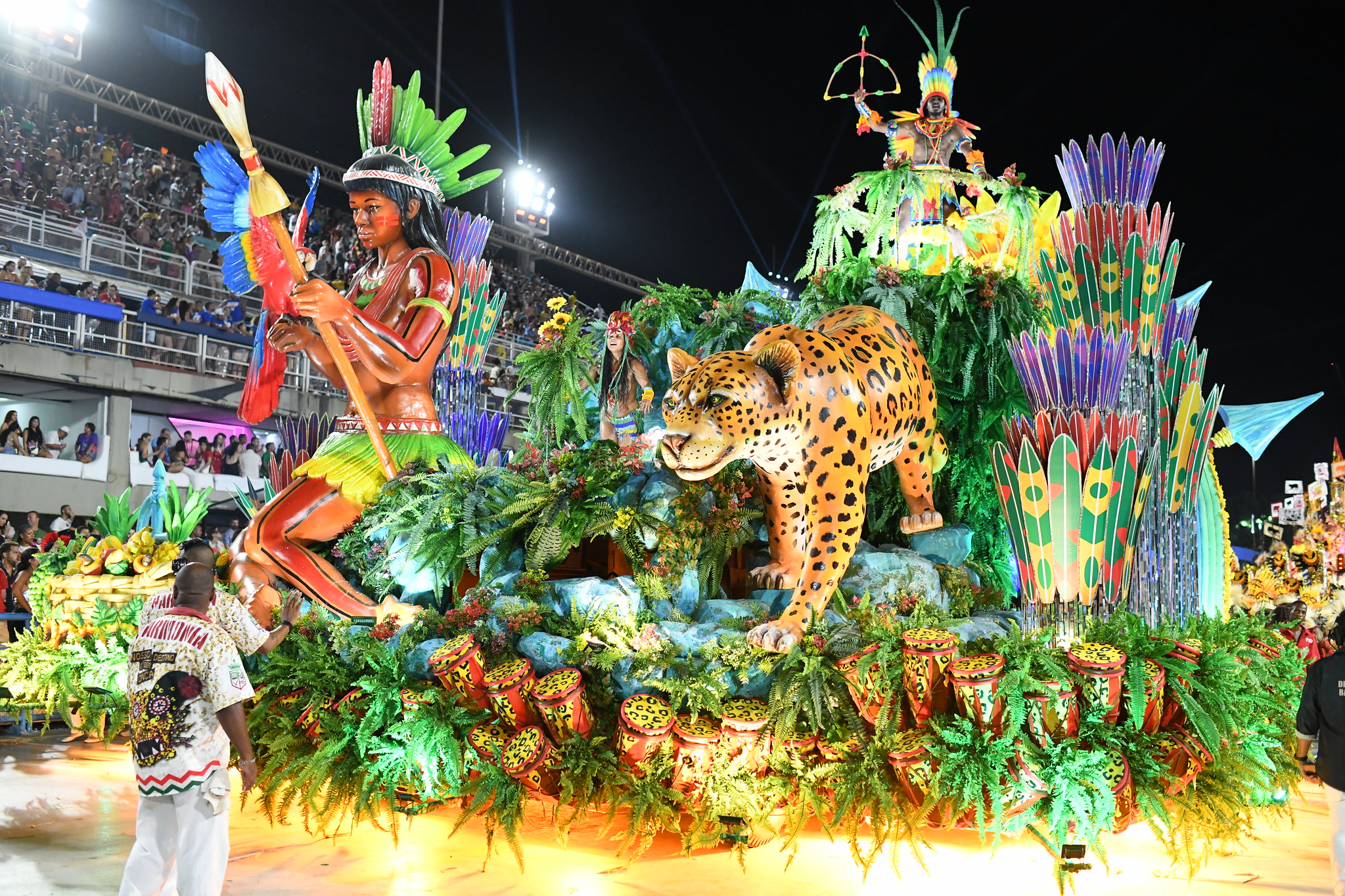 Carnaval 2024: veja, em fotos, a primeira noite de desfiles das escolas ...