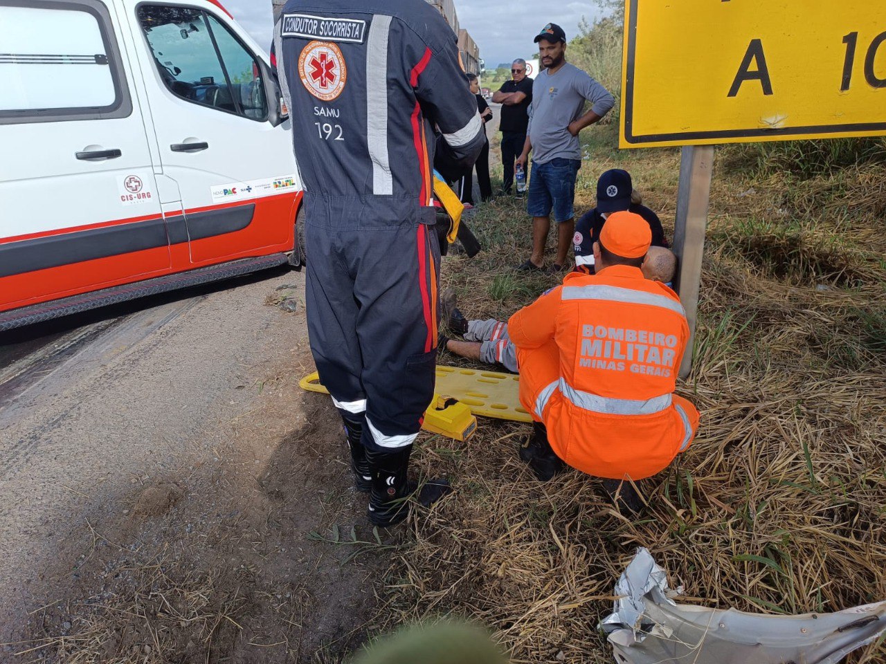 Jovem morre em acidente entre carro e carreta na 'Curva da Morte' da BR-354 - Rádio Itatiaia