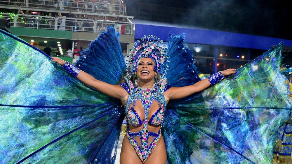 Mulher Onça Muito Brilho E Cores Vibrantes Veja Looks Das Rainhas De