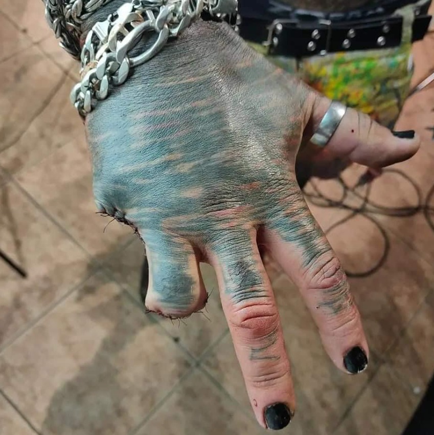 Diabão: tatuador com 16 modificações corporais mostra nome e fotos ...